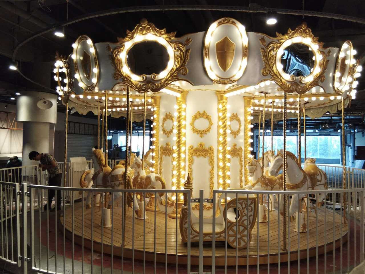24 Seats luxury Carousel and Large Carousel Horse FRP Horses ...